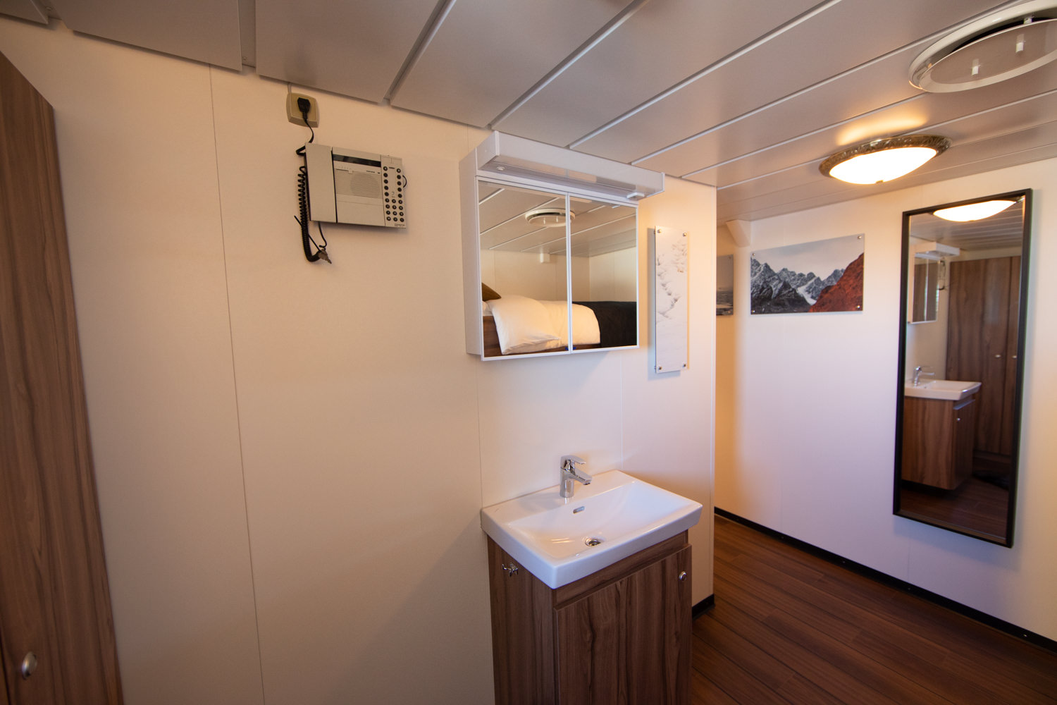 MS Villa. Cabins. - Arctic Wildlife Tours